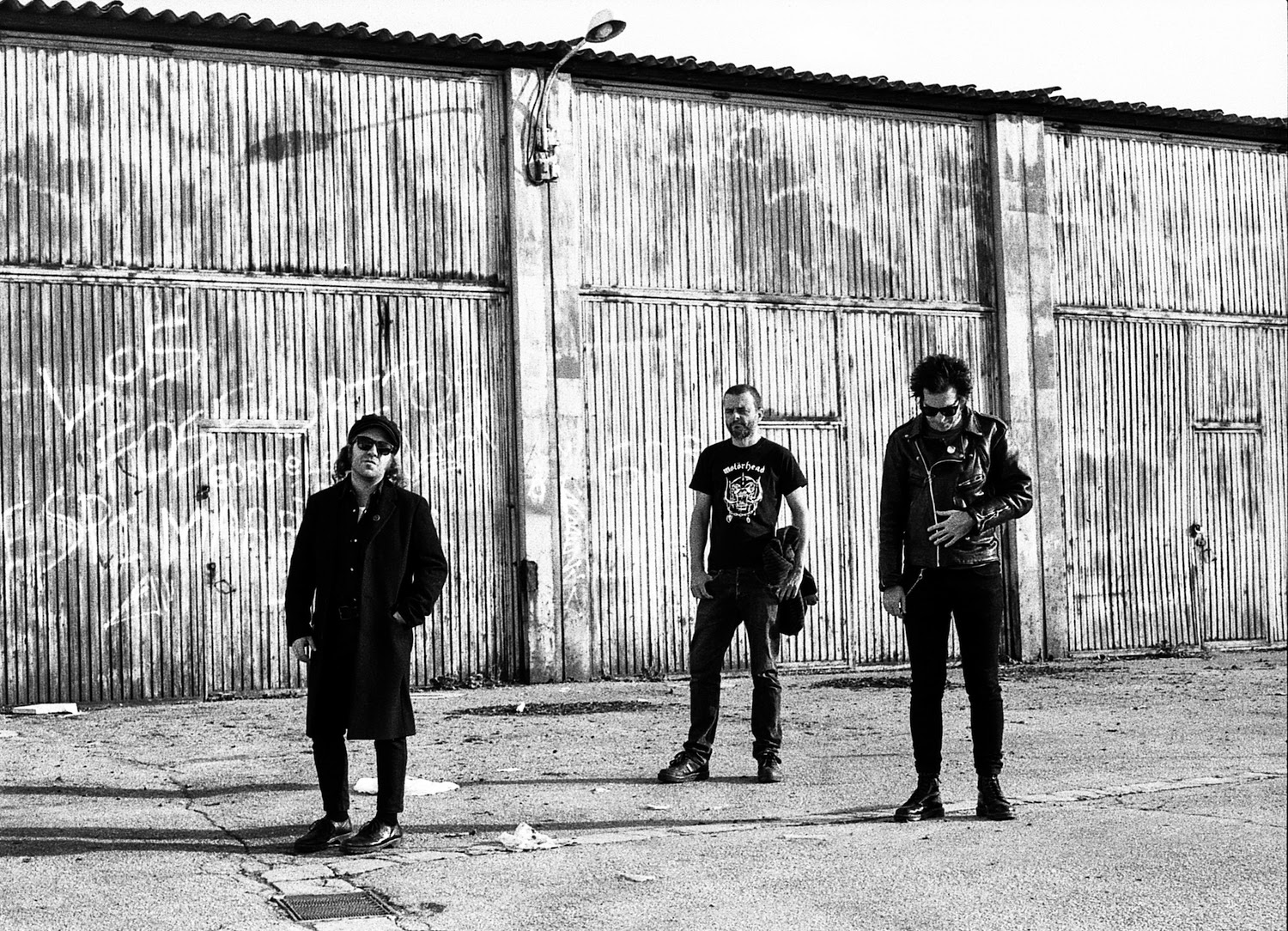 ANGUSTIAS, MÁS QUE PUNK EN "KOSMODRONE"-solofolar